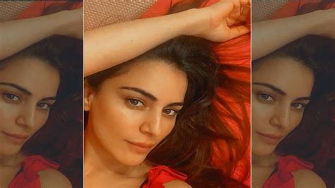 Kundali Bhagya Diva Shraddha Arya Wears A Sexy Black Swimsuit To Sink
