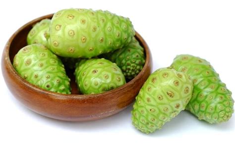 Cara Merawat Kecantikan Kulit Dengan Buah Mengkudu