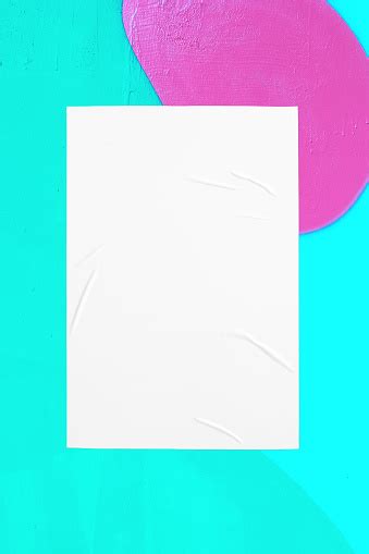 주름이 있는 접착제 포스터 템플릿이 있는 다채로운 도시 벽 0명에 대한 스톡 사진 및 기타 이미지 0명 A4 용지