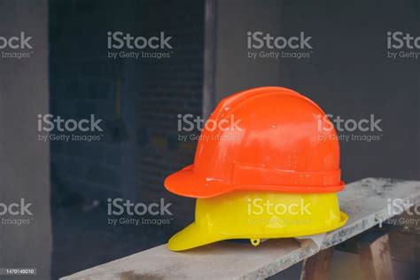 엔지니어 안전 책임자 또는 건축가를위한 안전 헬멧 0명에 대한 스톡 사진 및 기타 이미지 Istock