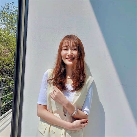 高梨臨さんのインスタグラム写真 高梨臨instagram「発売中のbaila 7月号に載っています ‿ メイクもアクセ使いもツボ
