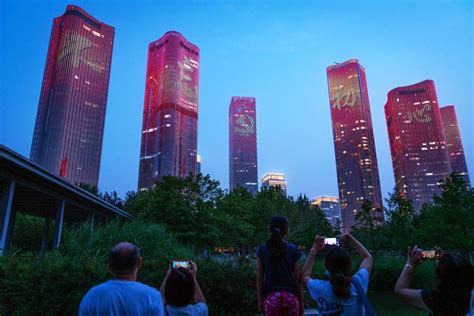 China Slowdown Means It May Never Overtake Us Economy Forecast Shows