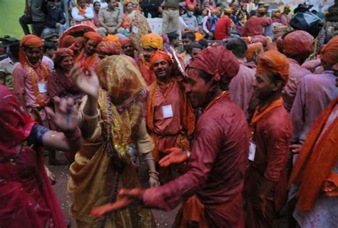 Holi 2021कितना जानते हैं आप बरसाने की लट्ठमार होली के बारे में यहां