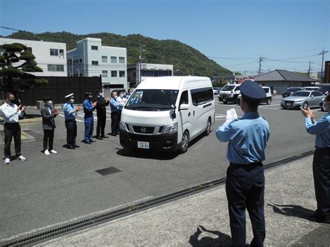 岡山県警察公式 on Twitter 笠岡警察署 G7サミット出陣 広島県で開催される首脳会合警備のため署員が出動しています