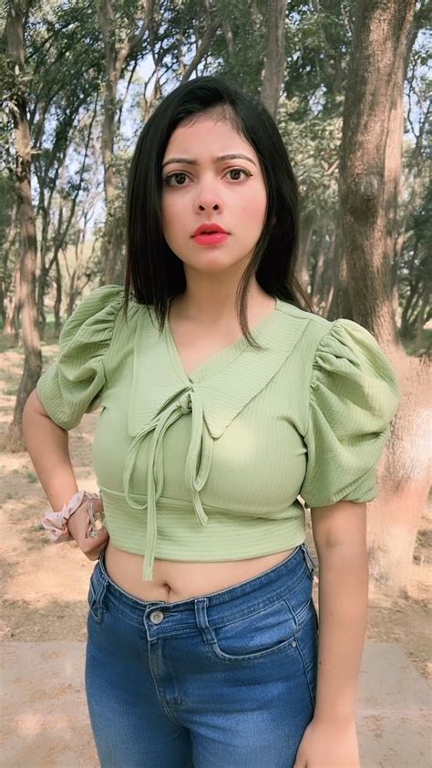 Is Randi Ki Navel Kaun Choosega Rindianactressx
