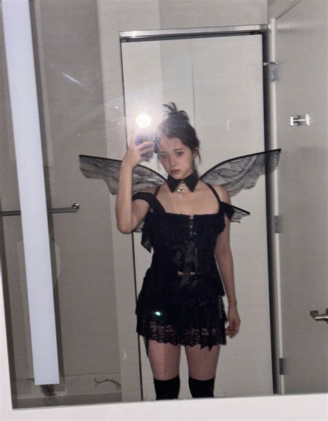 欧阳娜娜穿挂脖短裙性感迷人 戴面具化身暗夜仙子 搜狐大视野 搜狐新闻