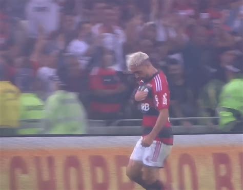 Arrascaeta desafia torcida do Flamengo a não desistir do título da Copa do Brasil
