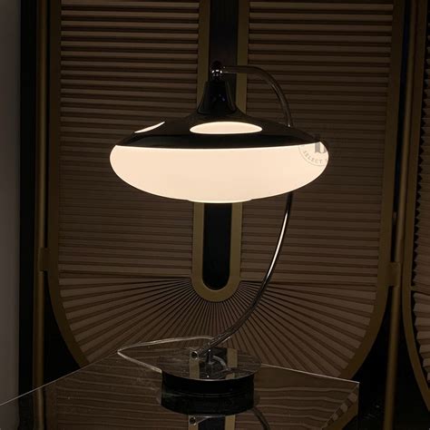 바우하우스조명 클래식 테이블 램프 바이소