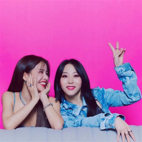 Solar 솔라 And Moonbyul 문별 Mamamoo