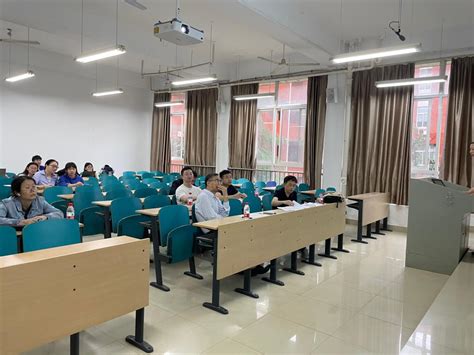 水利学院组织开展2023届毕业设计中期检查 水利工程学院