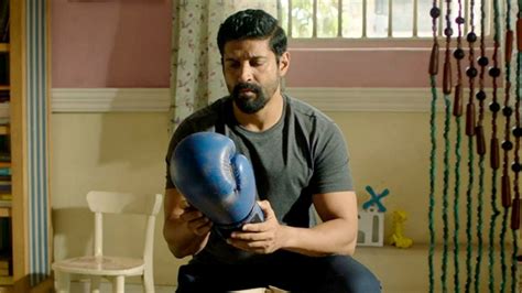 Toofaan Todun Taak Farhan Akhtar Mrunal Thakur Bollywood Hungama