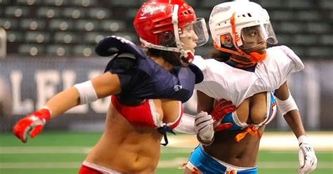 FOOTBALL MANIA AVEC HACKSAW LINGERIE FOOTBALL FRAPPANT À TOUS POINTS