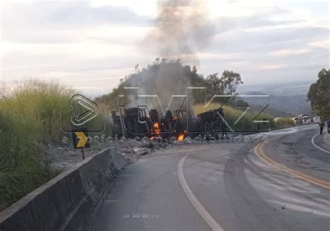 TV KZ Carreta Tanque Tomba Pega Fogo E Interdita A BR Na Serra