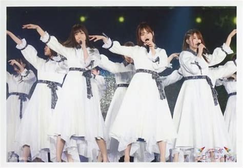 駿河屋 No198 ： 集合ライブフォト・横型・全身足見切れ・衣装白・センター寺田・片手上げchoose 5 Photos