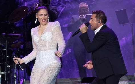 El emotivo reencuentro de Rosa López y David Bisbal en el escenario años después de OT