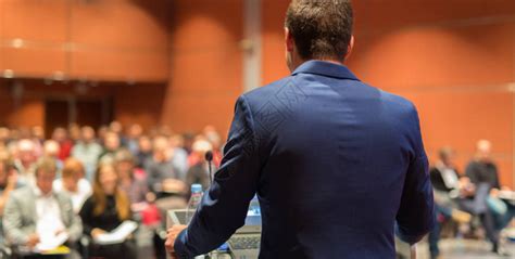 演讲者在科学会议上发表演讲会议厅的观众商高清图片下载 正版图片504969592 摄图网