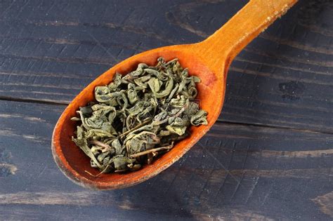 木勺中的绿茶特写高清图片下载 正版图片503970890 摄图网
