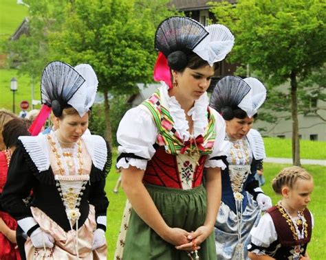 110 mejores imágenes de SUIZA TRAJES TRADICIONALES en Pinterest