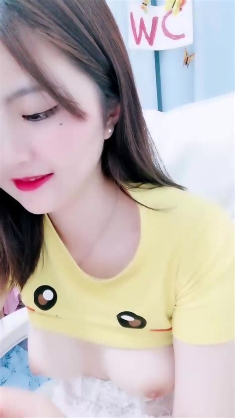 皮卡丘T恤极品甜美嫩妹首场露逼诱惑