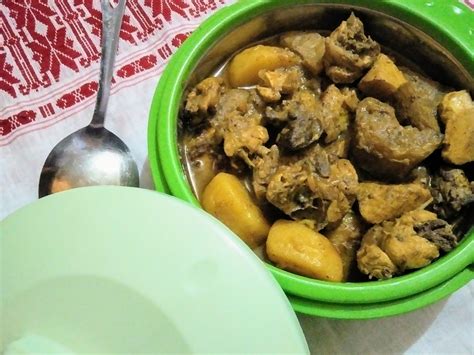 Assamese Style Chicken With Raw Banana And Black Pepper
