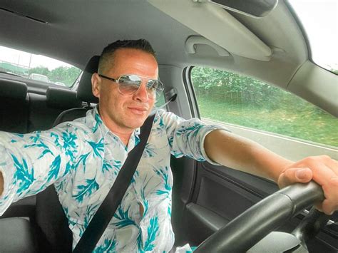 Jani Pavec Z Novorojenčkom V Naročju Kaj Je Skrival Točnoto