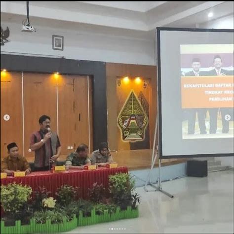 RAPAT PLENO REKAPITULASI DAFTAR PEMILIH HASIL PEMUTAKHIRAN UNTUK PEMILU 2024 TINGKAT KECAMATAN
