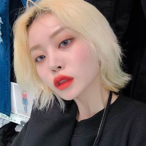 강예나 ㄱyn On Instagram “🥨🥨🍓🥨” Girl Hairstyles Cute Korean Girl Hair Brained
