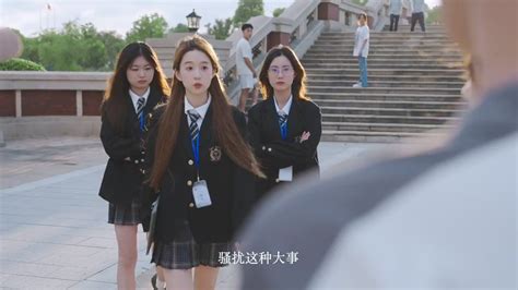 喜歡一個人的眼神是藏不住的 玫瑰花早晚都會糜爛枯萎 但屬于他的浪漫至死不渝 喜歡一個人的眼神是藏不住的 玫瑰花早晚都會糜爛枯萎 但屬于他的