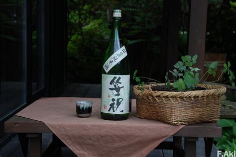 日本酒 酒徒礼讃 新潟県新潟市西蒲区 淡麗 特別純米酒 笹祝・・時代劇、ヤクザの出入り場、浪人が独り手酌で飲む酒 │ Monogatari3691
