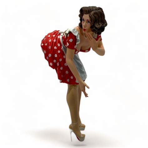 1 18 Scale Figure Set Lady With Red Dress Figures