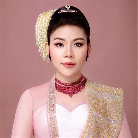 မာမီသက် နဲ့ မယ်ခေါ ရတနာသိိုက် တို့ လာပြီနော် 😍😘😁 မာမီသက် နဲ့ မယ