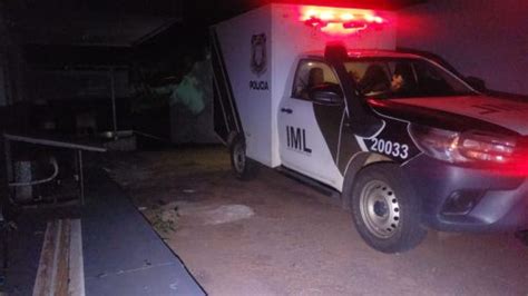 Homem morre após ser alvejado por disparos de arma de fogo e corpo é