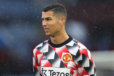 Manchester United Fans Rally Behind Ten Hag After Ronaldo Comments