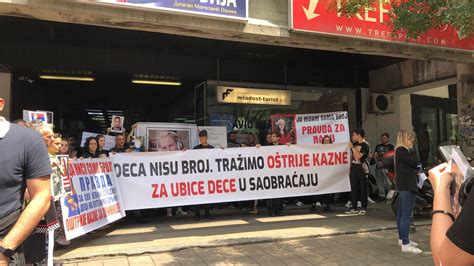 Roditelji nastradale dece Strože kazne ubicama za volanom Hronika
