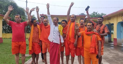 तेनुघाट से कावरियां का जत्था सुल्तानगंज के लिए रवाना हुआ
