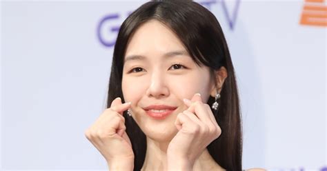 방민아 사랑스러운 하트