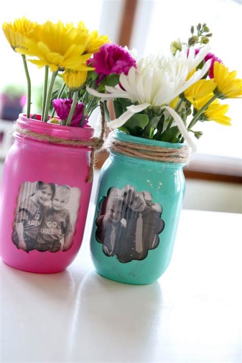 HAZ TU MISMA FLOREROS CON FRASCOS DE VIDRIO RECICLABLES