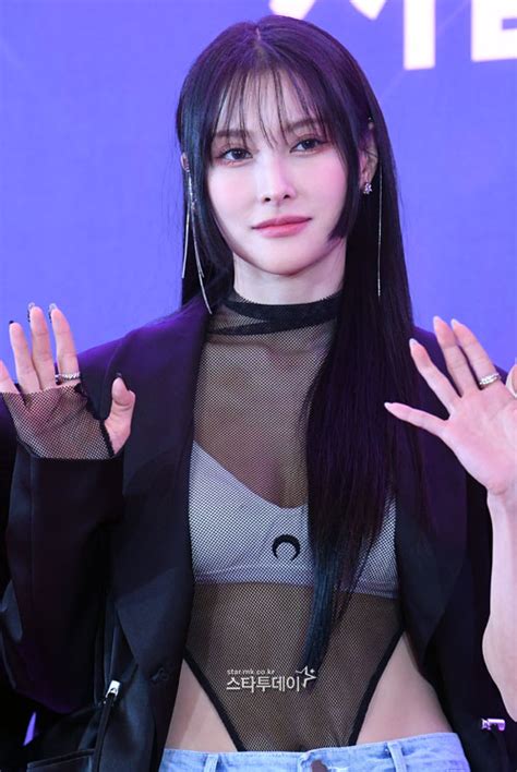 포토 카라 규리 과감해진 의상 스타투데이