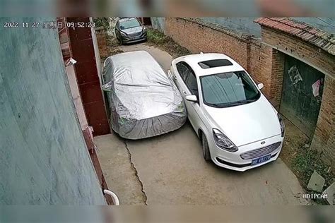 这算什么？碰到车也没得句话，要不是看监控还不知道车被碰呢