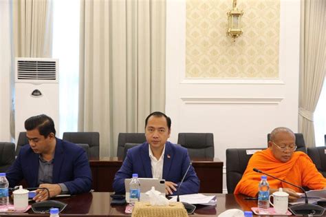 លោកឧបនាយករដ្ឋមន្ត្រីប្រចាំការ វង្សី វិស្សុត ដឹកនាំកិច្ចប្រជុំគណៈកម្មការរៀបចំបុណ្យថ្វាយព្រះសព