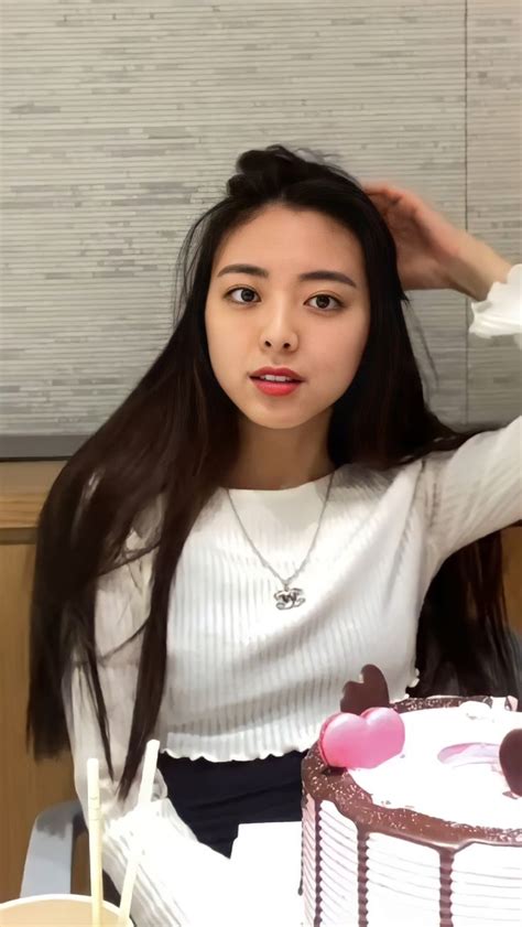Yuna Itzy Jangan Di Repost Tanpa Izin Kalau Mau Save Photo Izin Dulu