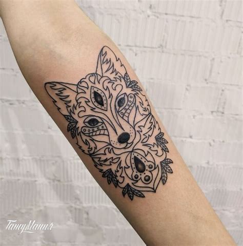 Тату в графическом стиле в виде лисы фото работ в каталоге тату салона в Москве