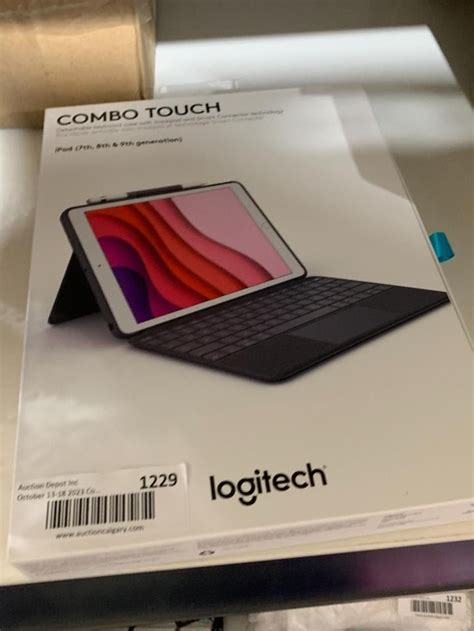 Logitech Combo Touch Detachable Keyboard