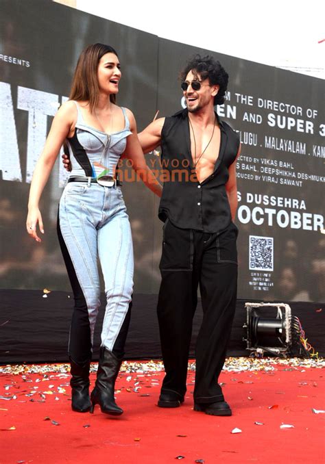Photos Tiger Shroff And Kriti Sanon Snapped During Ganapath A Hero Is