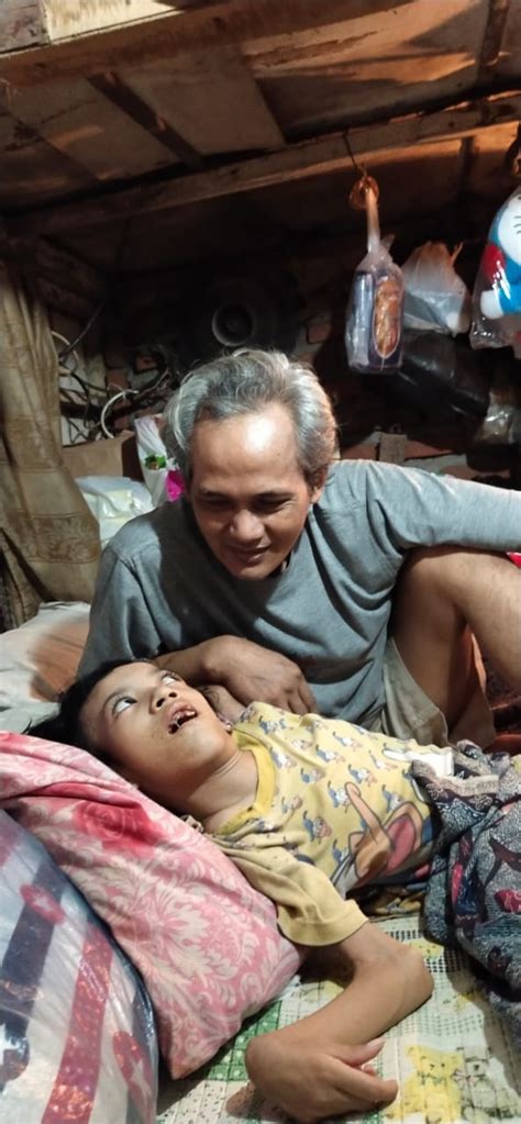 Bantuan Mengalir Pada Kakek Yang Merawat Cucu Terbaring Selama Tahun