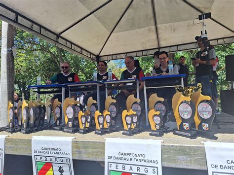 Bandas E Fanfarras Deram Um Grande Espetáculo Na Praça Getúlio Vargas