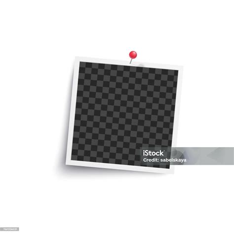 빨간색 핀 모형이 있는 흰색 벽에 고정된 앨범 빈 또는 사각형 빈 사진 프레임입니다 벽에 대한 스톡 벡터 아트 및 기타 이미지 벽 예술 0명 Istock