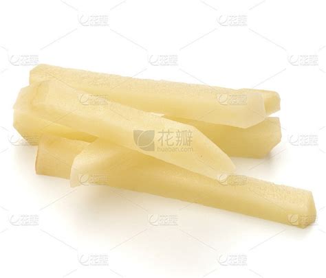 为炸薯条准备的生土豆切片
