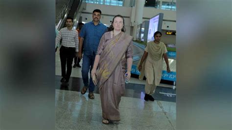 Anna Konidela తిరుమల శ్రీవారికి తలనీలాలు సమర్పించిన అన్నా కొణిదెల Namasthe Telangana