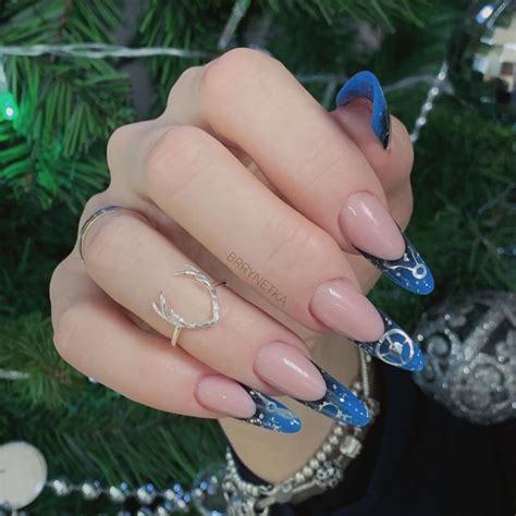 Наращивание ногтей выкладной френч Ногти